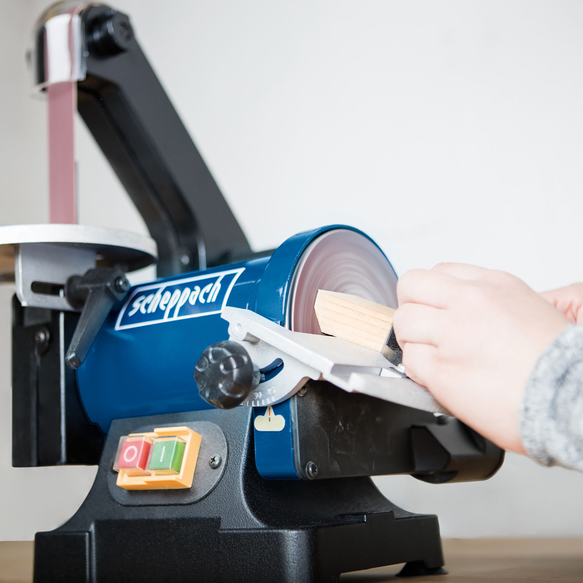 Scheppach 250W 230V Corded Belt sander BTS700