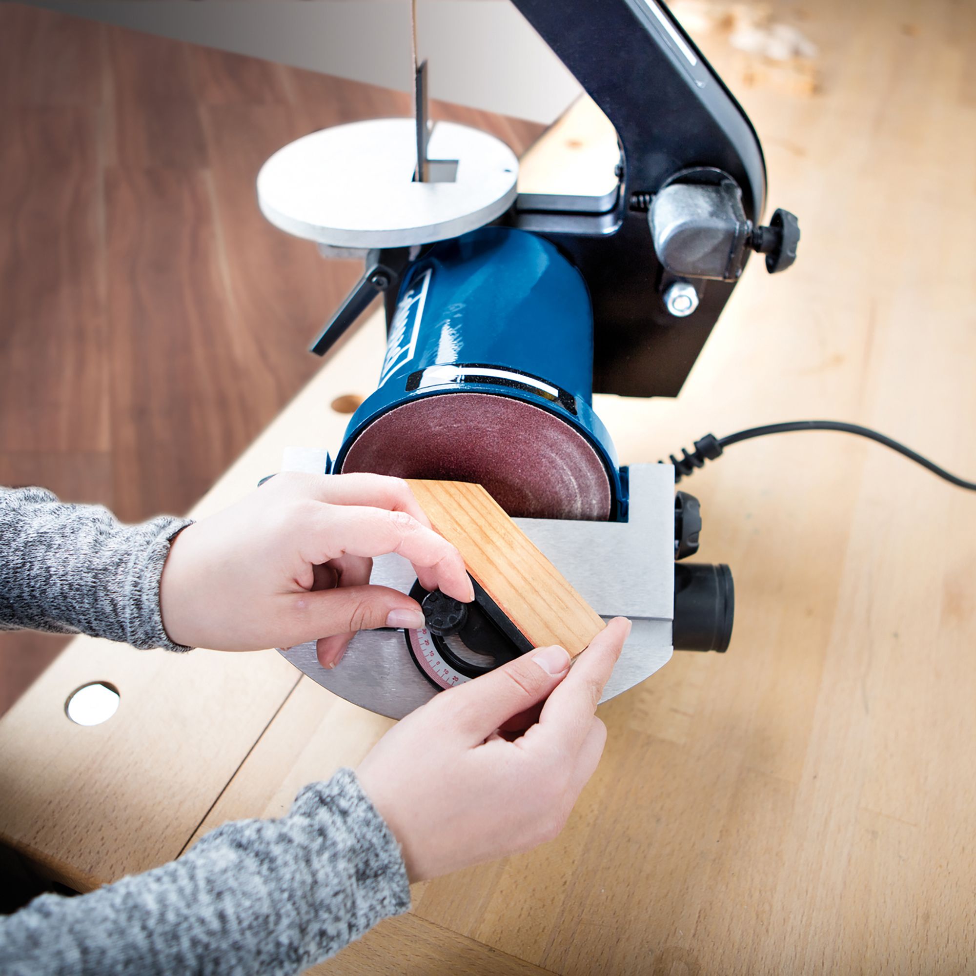 Scheppach 250W 230V Corded Belt sander BTS700