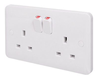 Schneider Electric 13A 240V White Plug socket