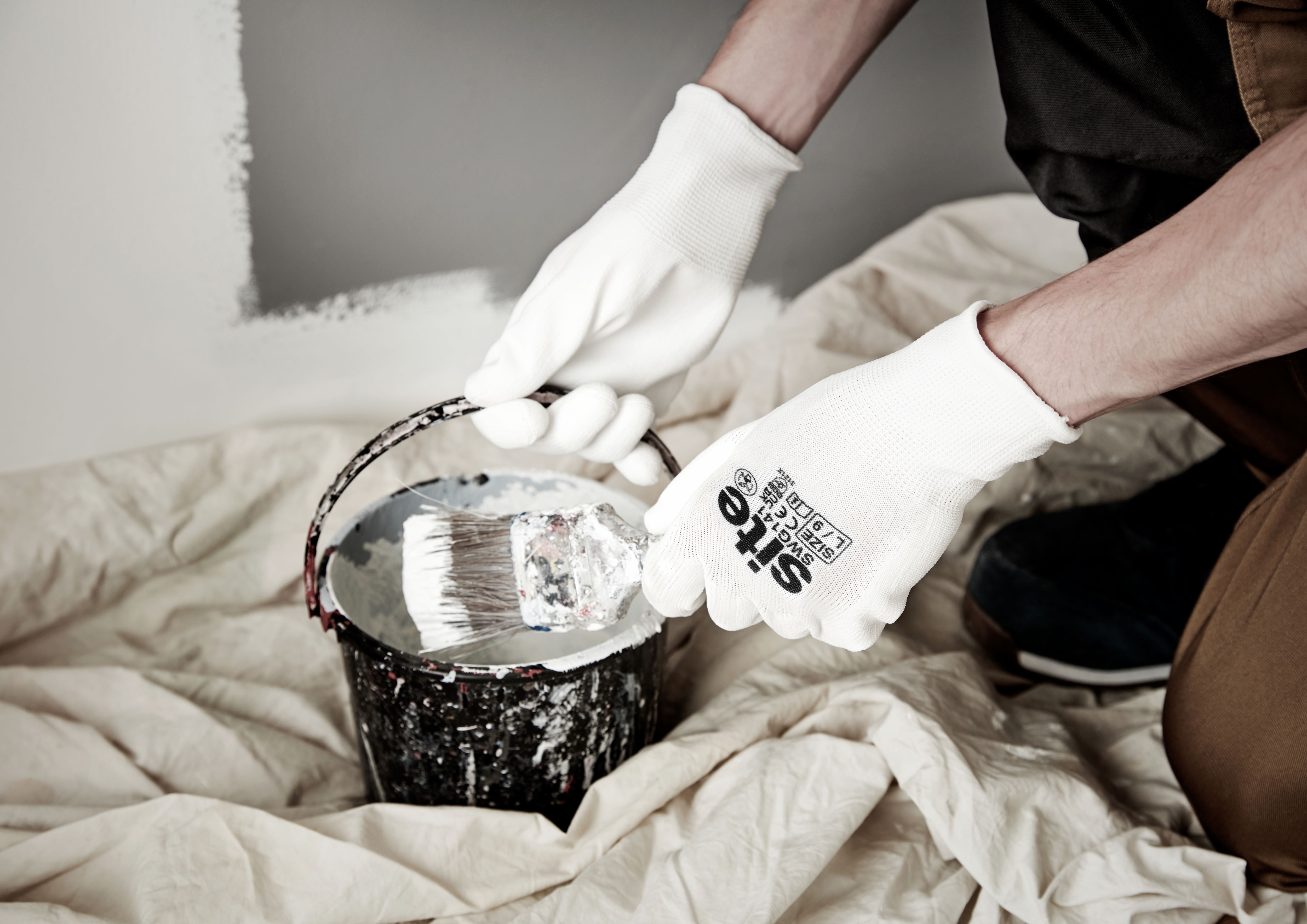 Site Polyester (PES) & polyurethane (PU) White Specialist handling ...