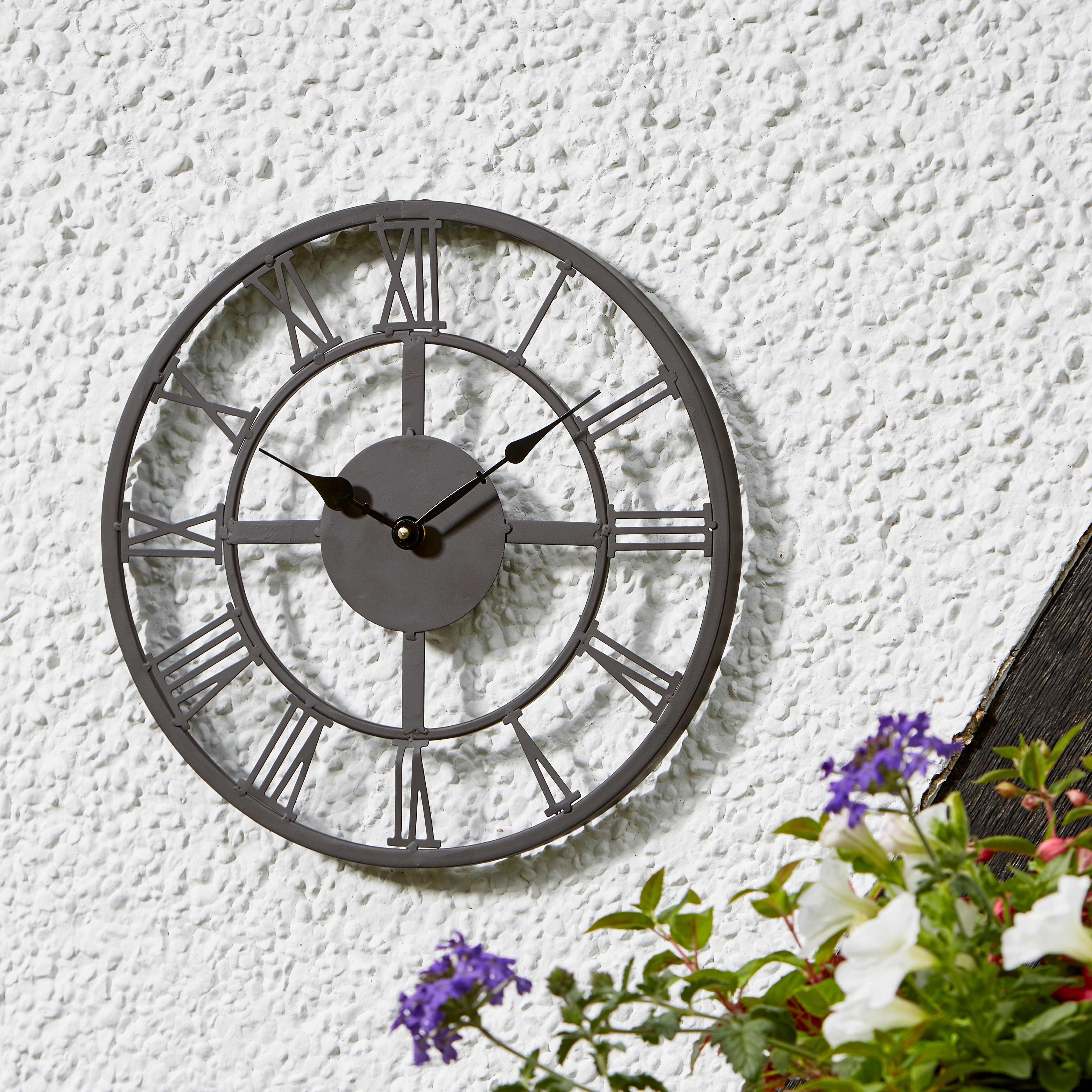 SMART GARDEN ARUNDEL CONTEMPORARY ROUND WALL-MOUNTED GARDEN CLOCK