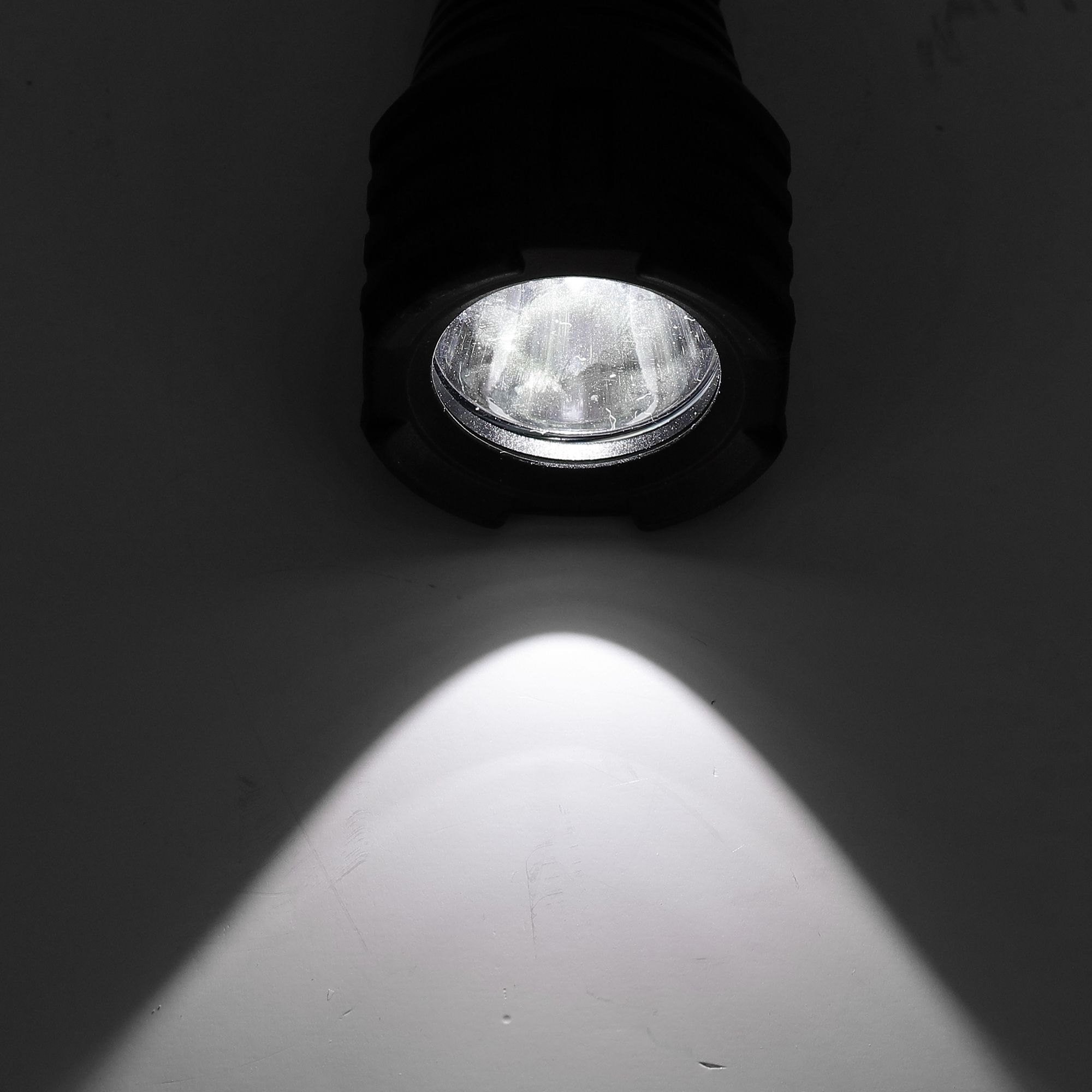 Stanley Black 350lm LED Battery-powered Torch