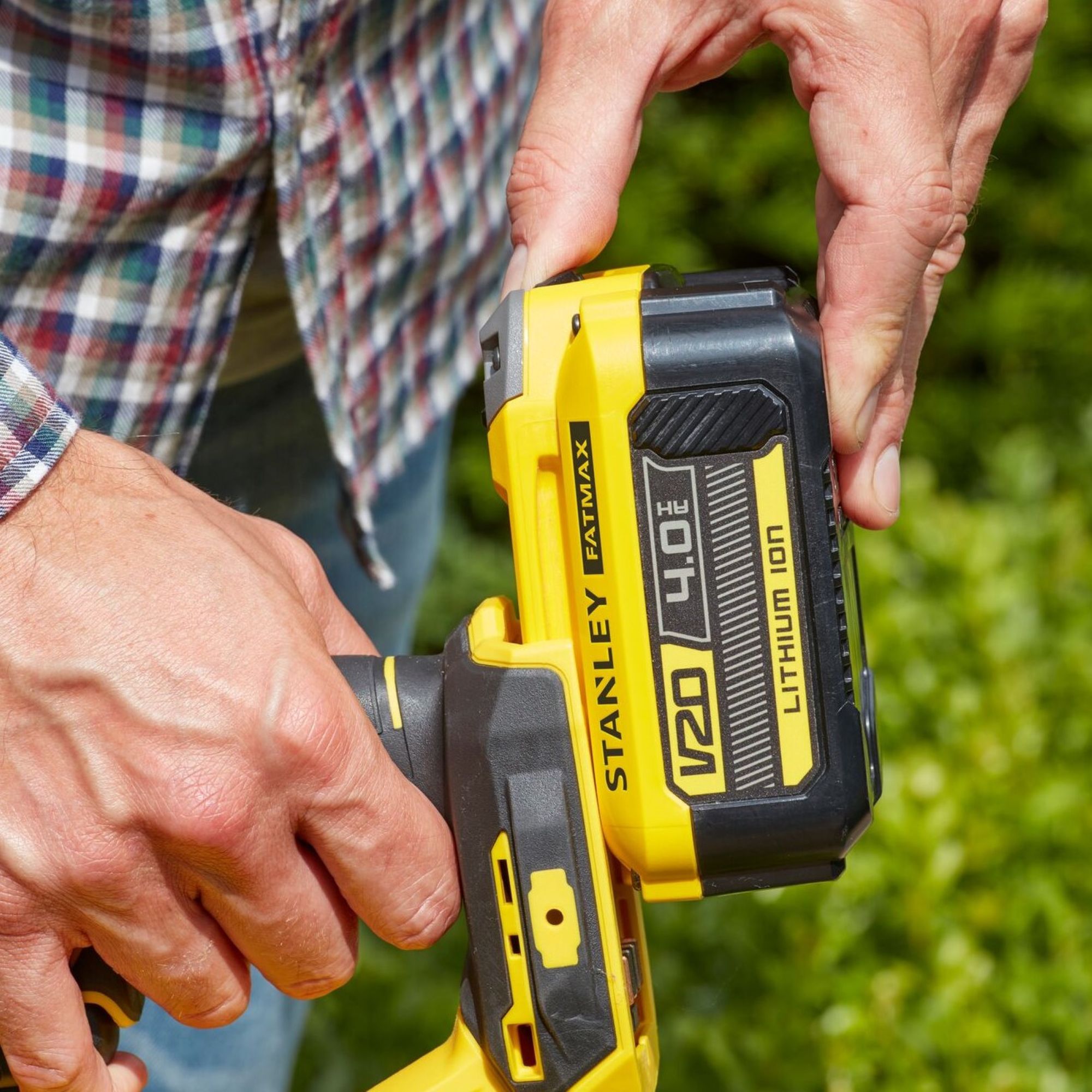 Stanley FatMax V20 18V Cordless 550mm Pole hedge trimmer (1 x 4Ah) - SFMCHT855M1-GB