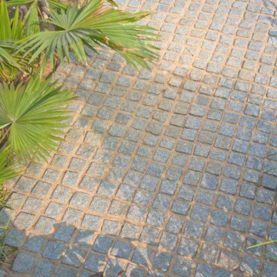 Strata Grey Natural granite Sett, 9.08m² (L)100mm (W)100mm Pack of 1