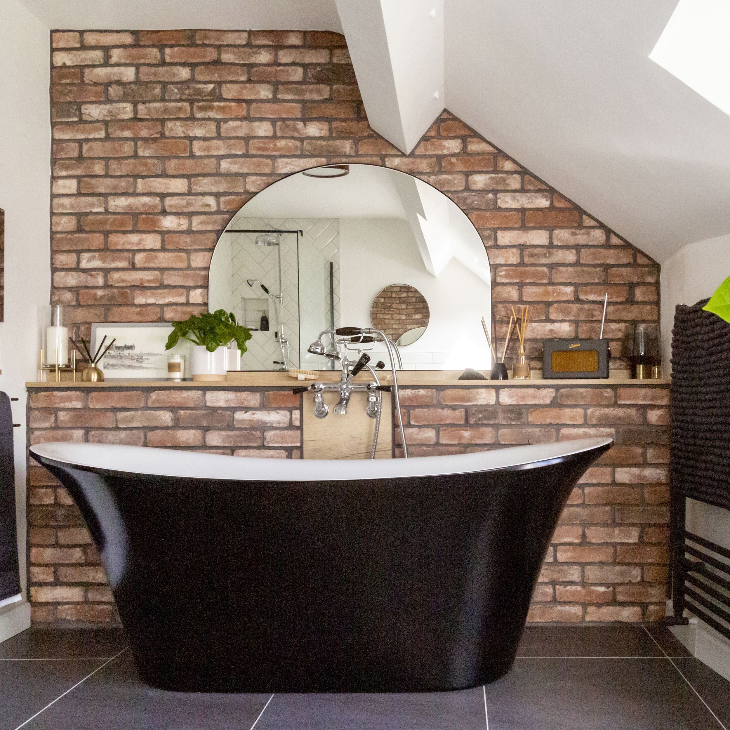 The Brick Tile Company Reclaimed Tumbled Red Brick slip (L)215mm (W ...