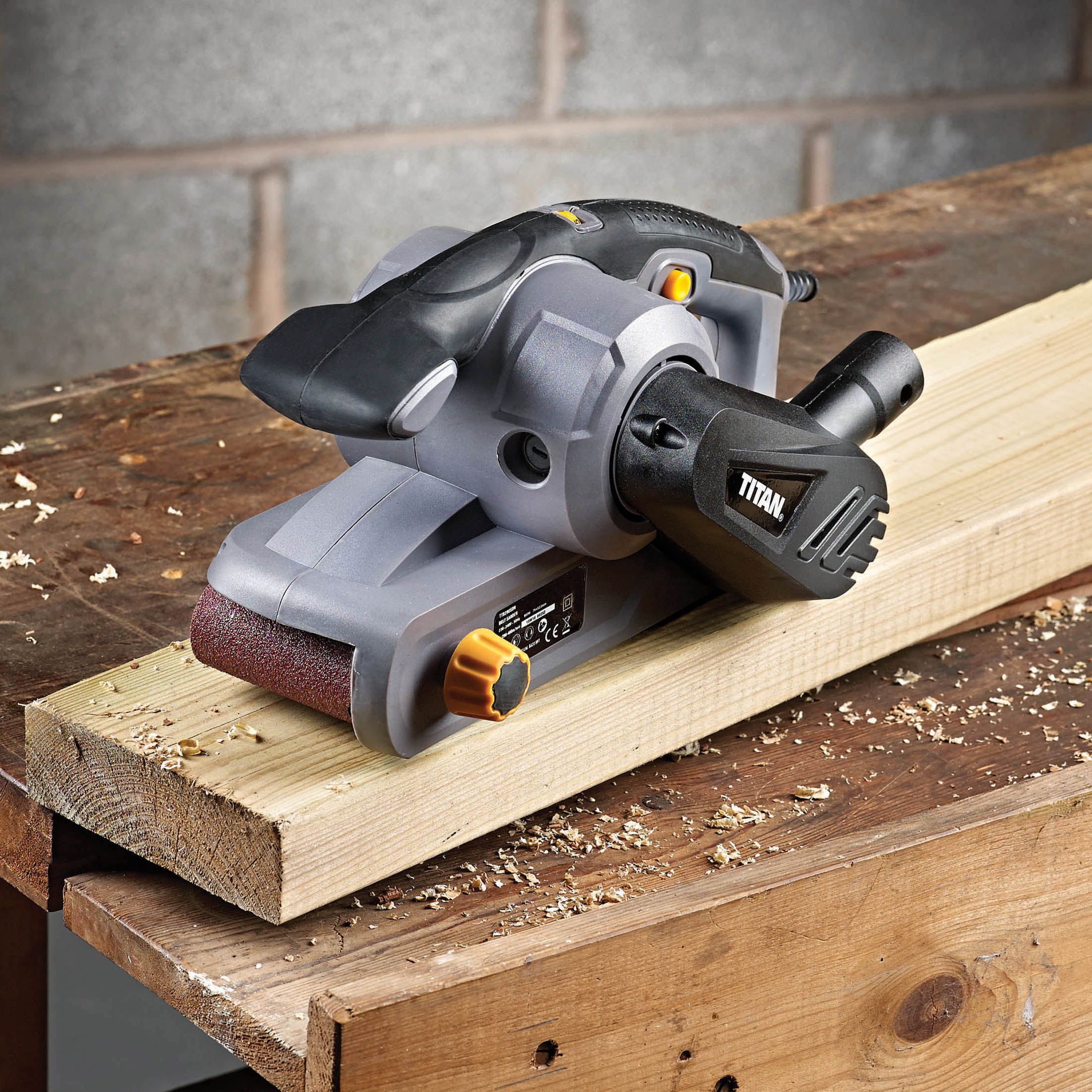 Titan 900W 230V Corded Belt sander TTB290SDR