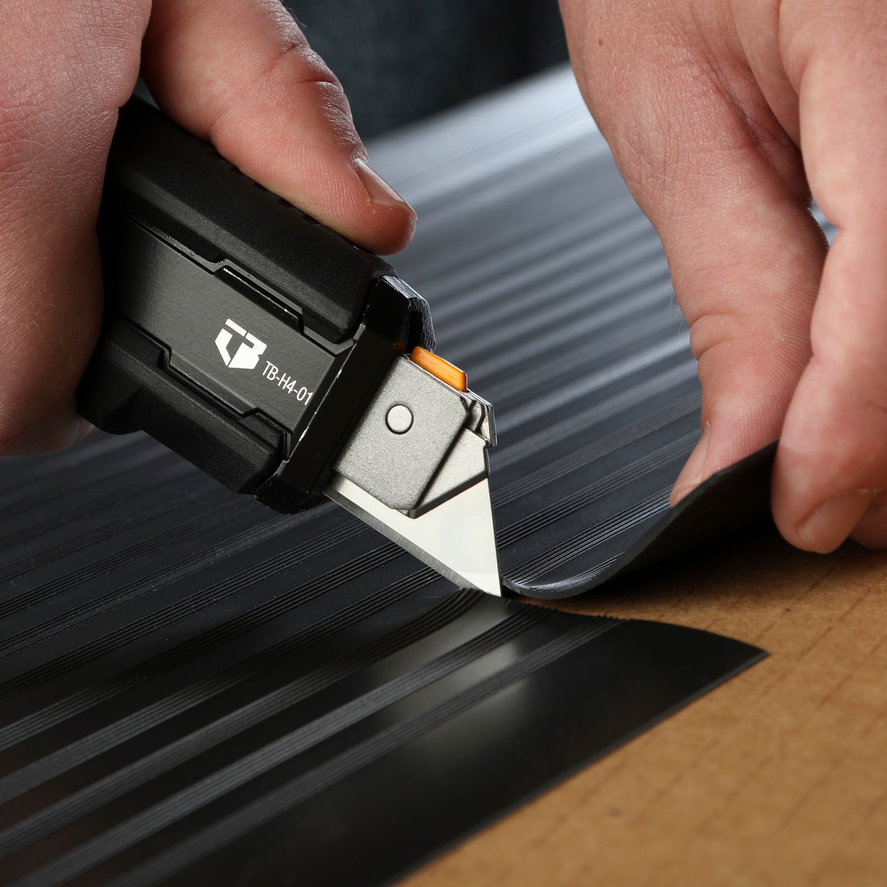Toughbuilt Black Scraper Utility Retractable knife
