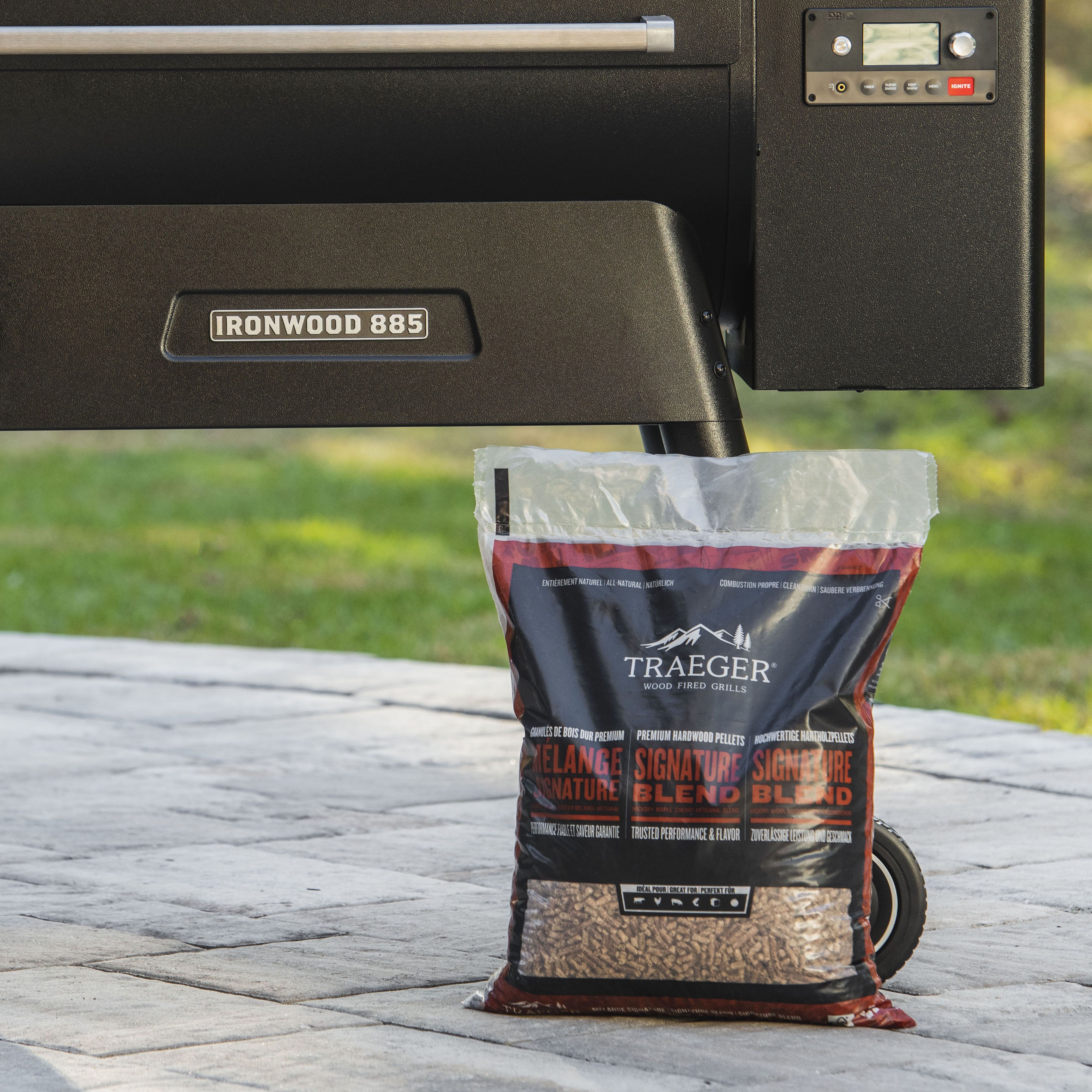 Traeger Signature blend Hardwood Kiln dried Cherry Wood pellets 9100g