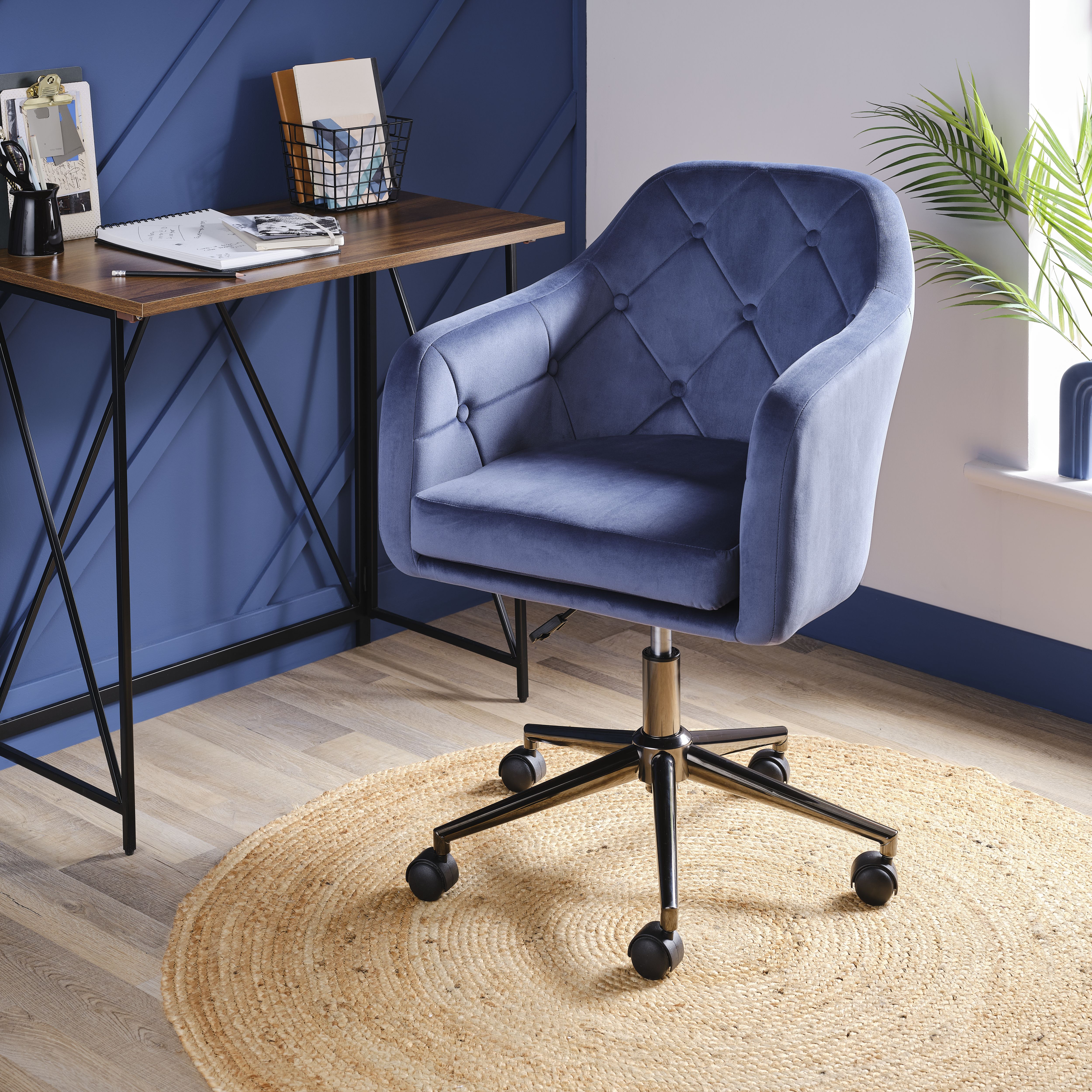 Trevillet Dark blue Velvet effect Office chair (H)915mm (W)620mm (D)660mm