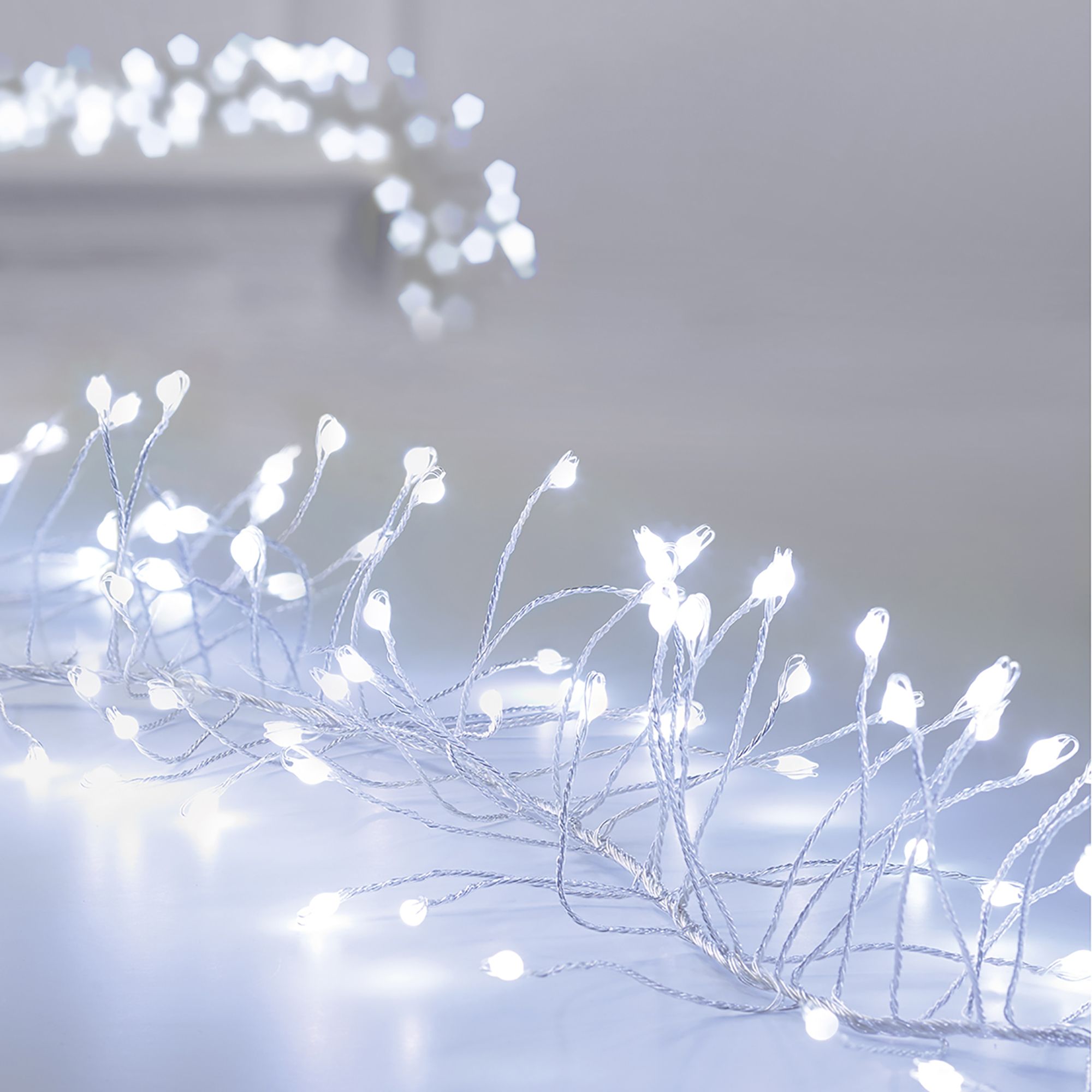 Ultrabright 860 White Cluster LED String lights with Clear & silver ...