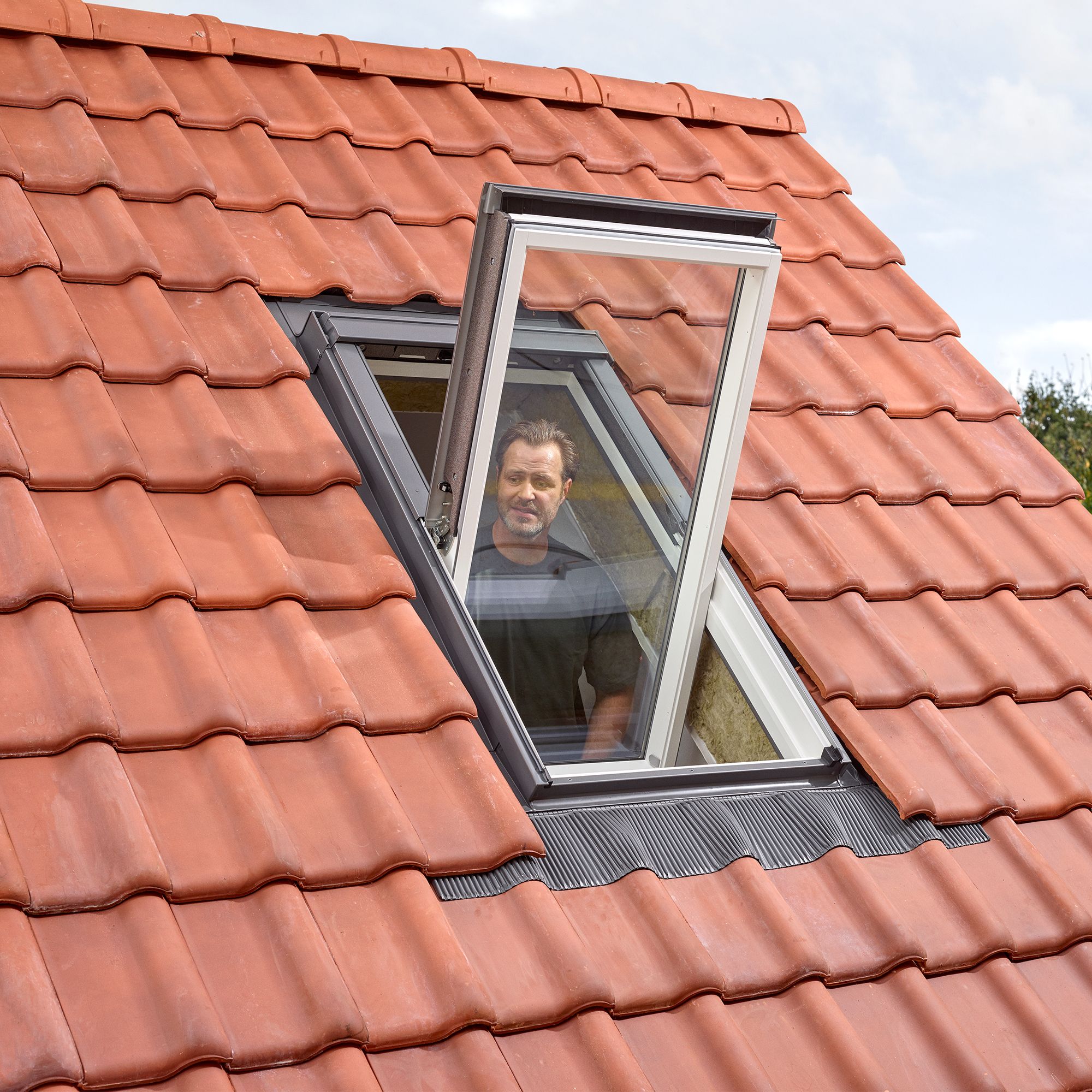 Velux Anthracite Aluminium Tile Flashing (W)1140mm x (L)1180mm