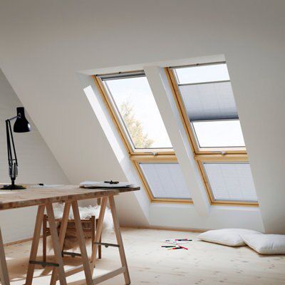 Velux Pine Centre pivot Roof window, (H)1400mm (W)940mm