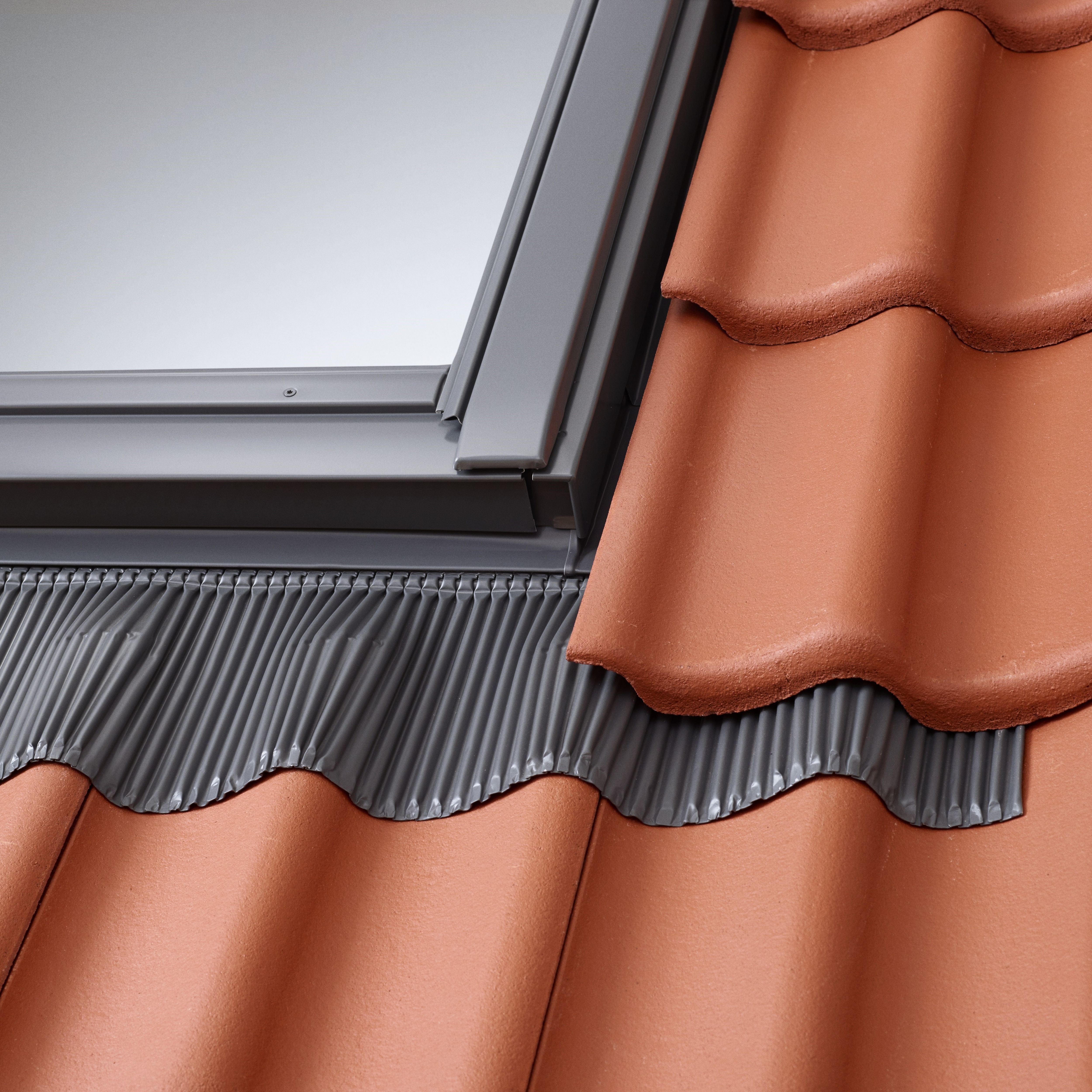 Velux Pro+ CK02 Grey Aluminium Tile flashing (W)550mm x (L)780mm