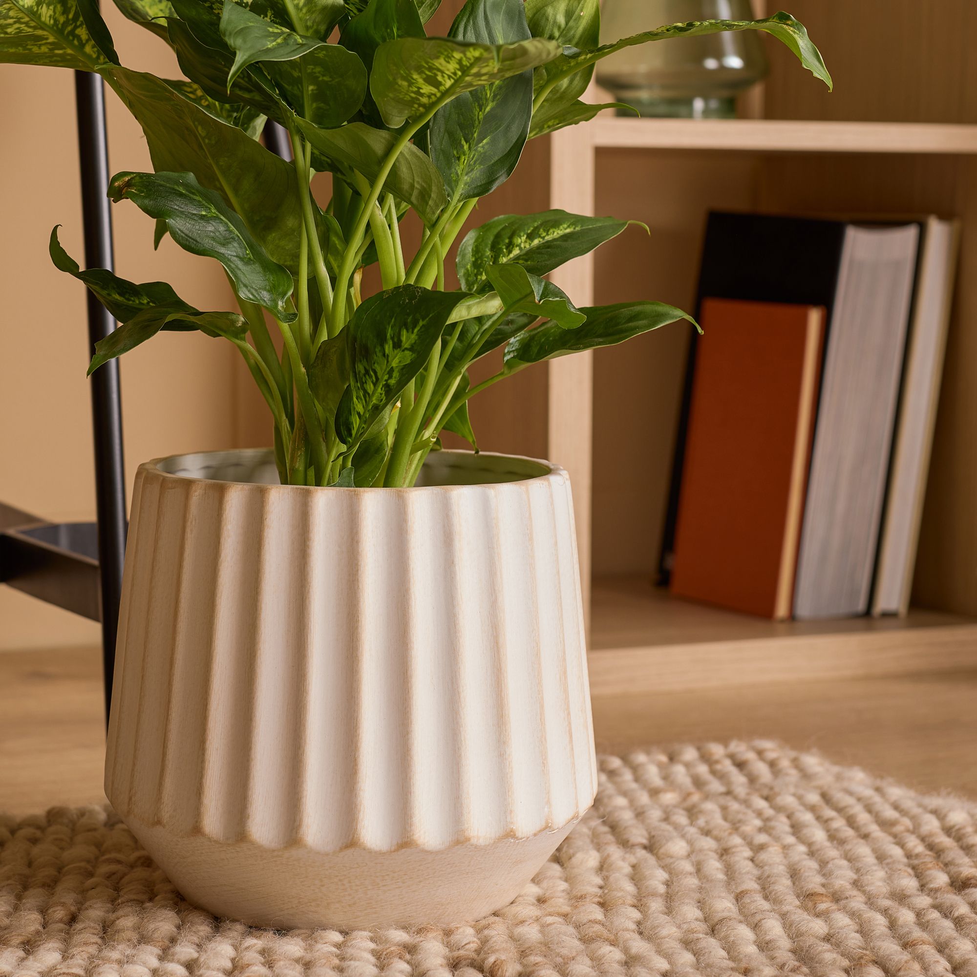 VERVE BEIGE WIDE RIBBED CERAMIC PLANT POT (DIA) 22CM, (H)19CM