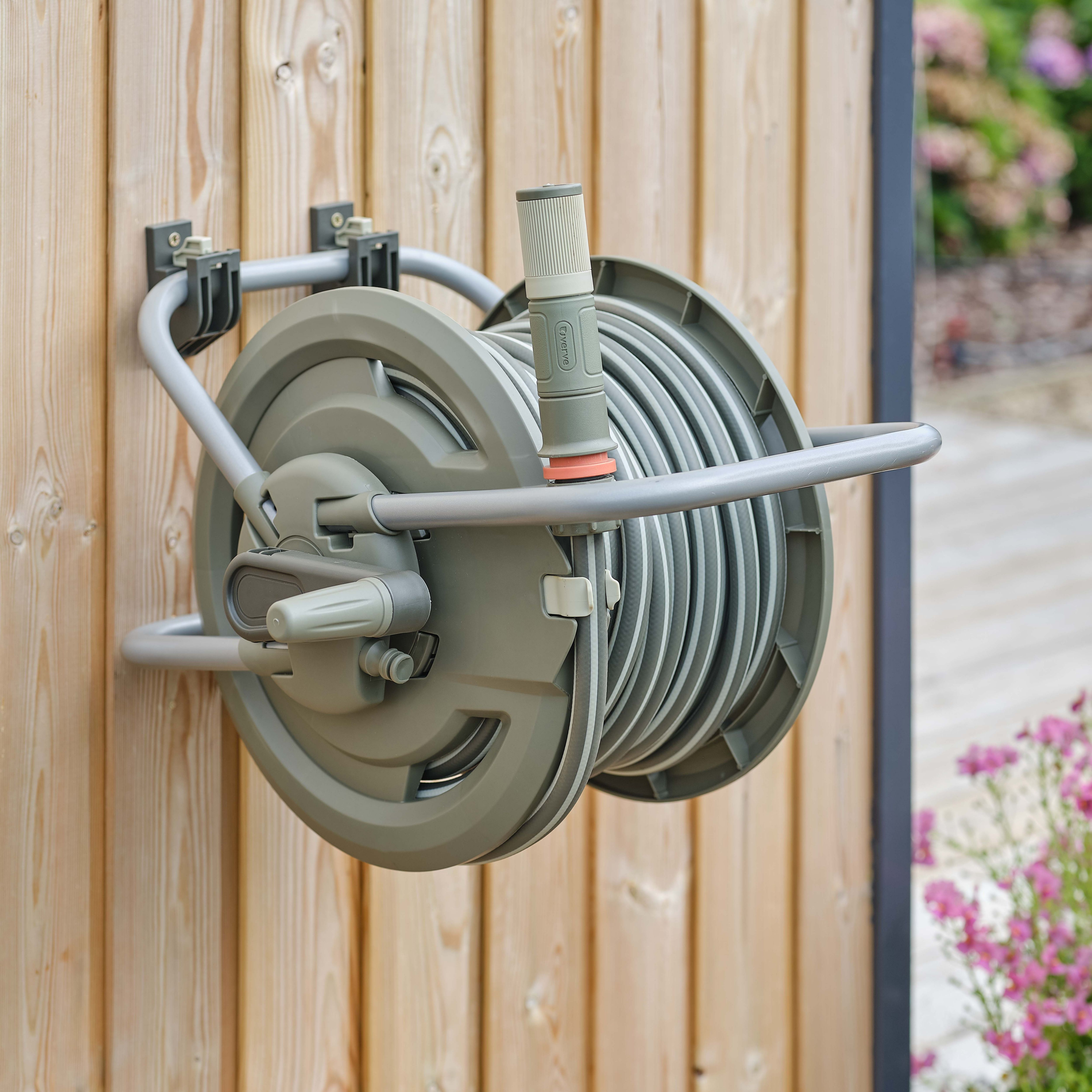 Verve Freestanding or wall-mounted Manual Hose reel set (L)25m
