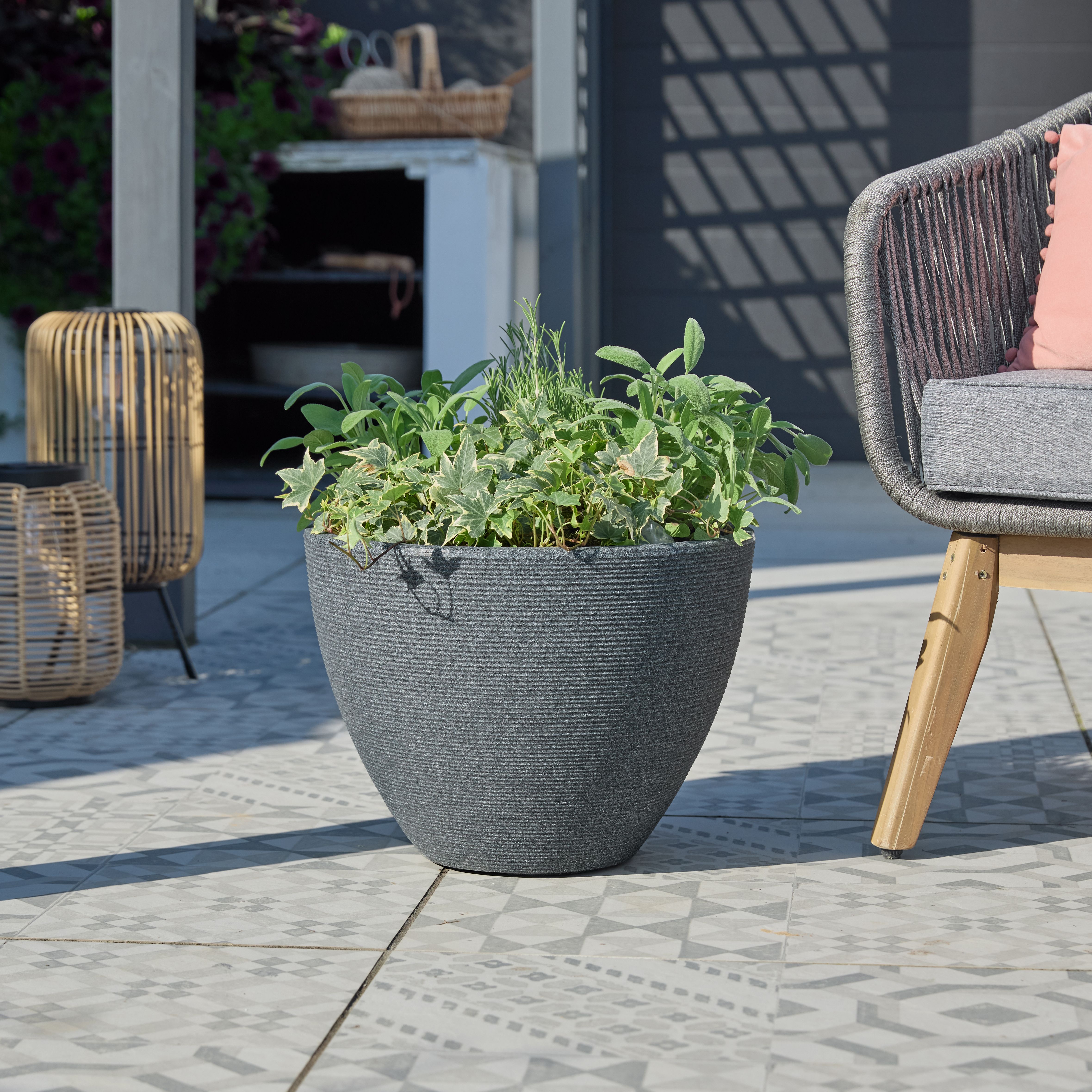 Verve Grey Stone effect Ridged Planter Plastic Plant pot (Dia) 40cm, (H ...