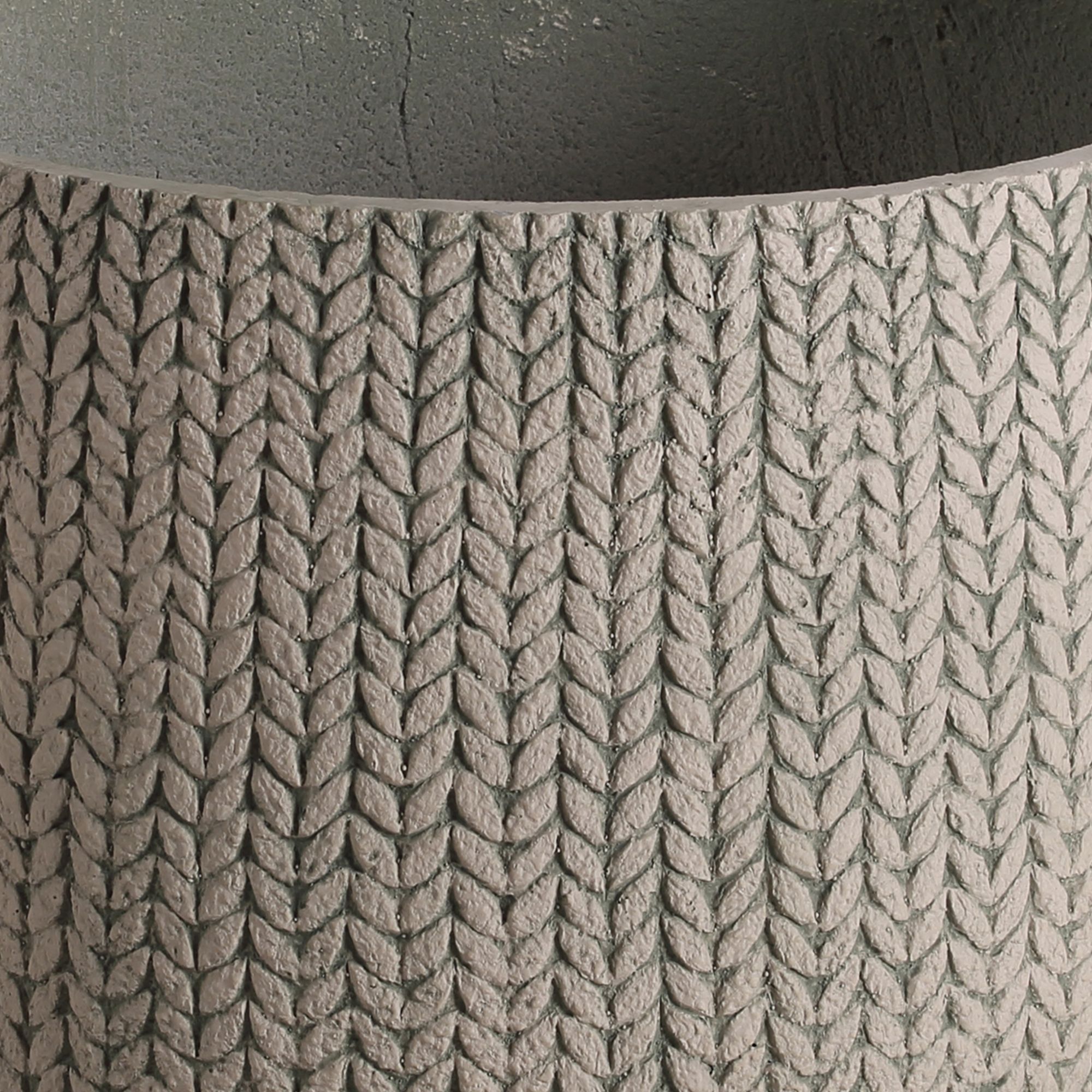 Verve Kulun Beige Knitted effect Fibreclay Plant pot (Dia) 46cm, (H ...