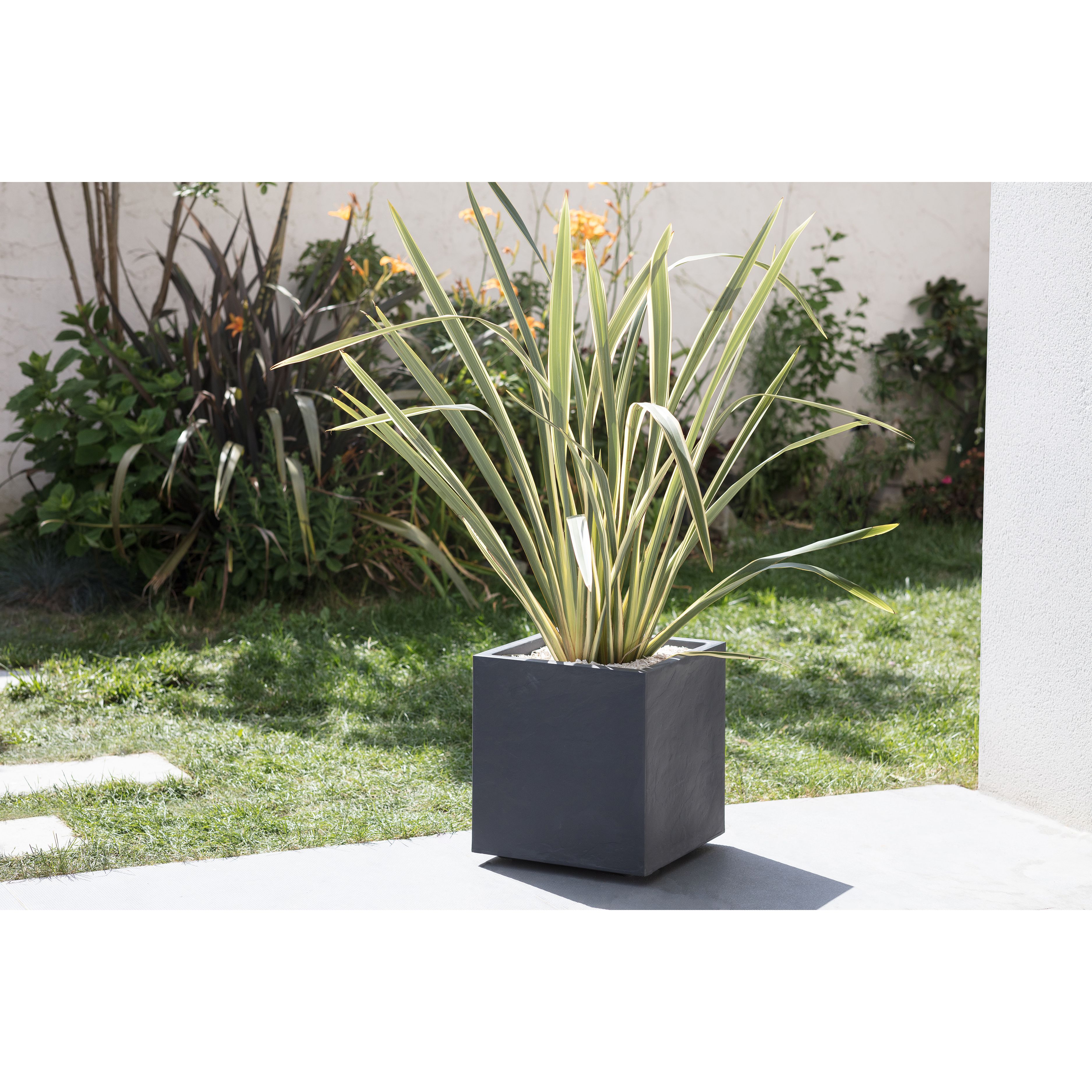 Verve Matt Dark grey Slate effect Plastic Plant pot (Dia) 39.5cm, (H)43 ...
