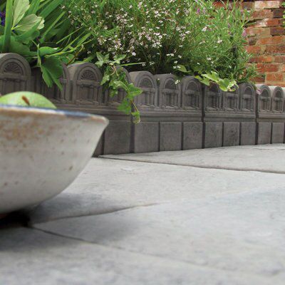 Victorian Paving edging (H)220mm (T)38mm, Pack of 48 | DIY at B&Q