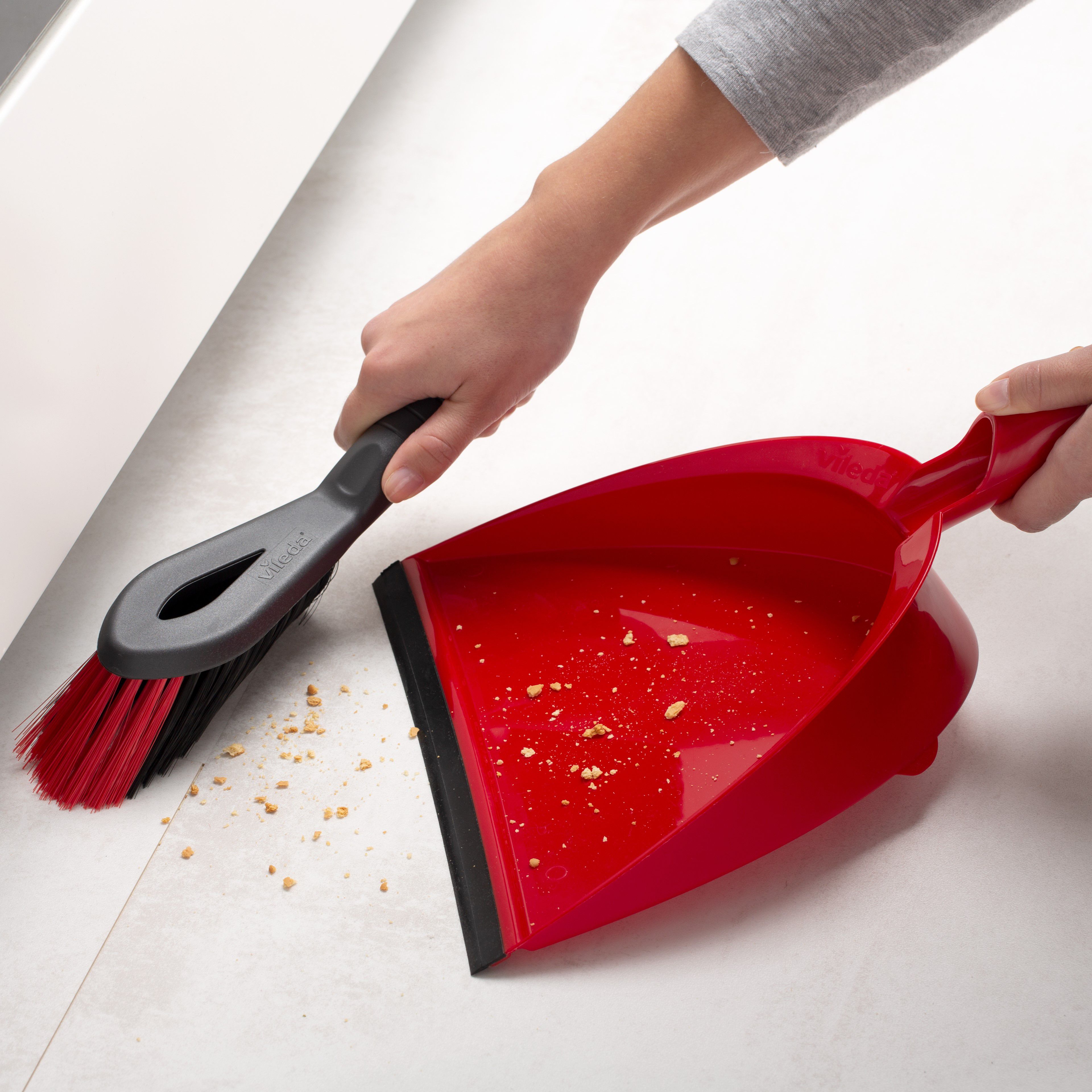 Vileda Red Dustpan & brush set, (W)248.5mm