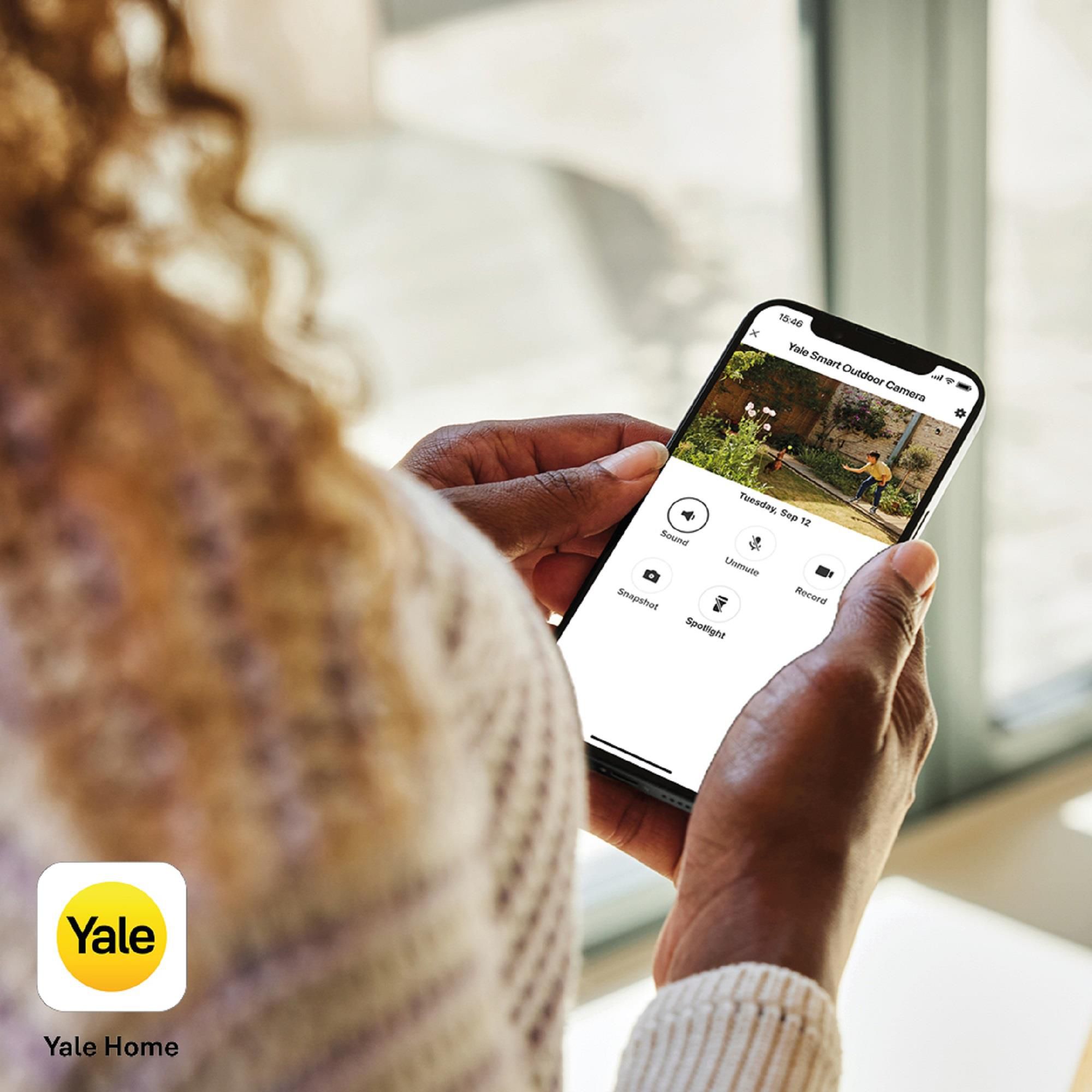 Yale Home White Smart battery-powered IP camera