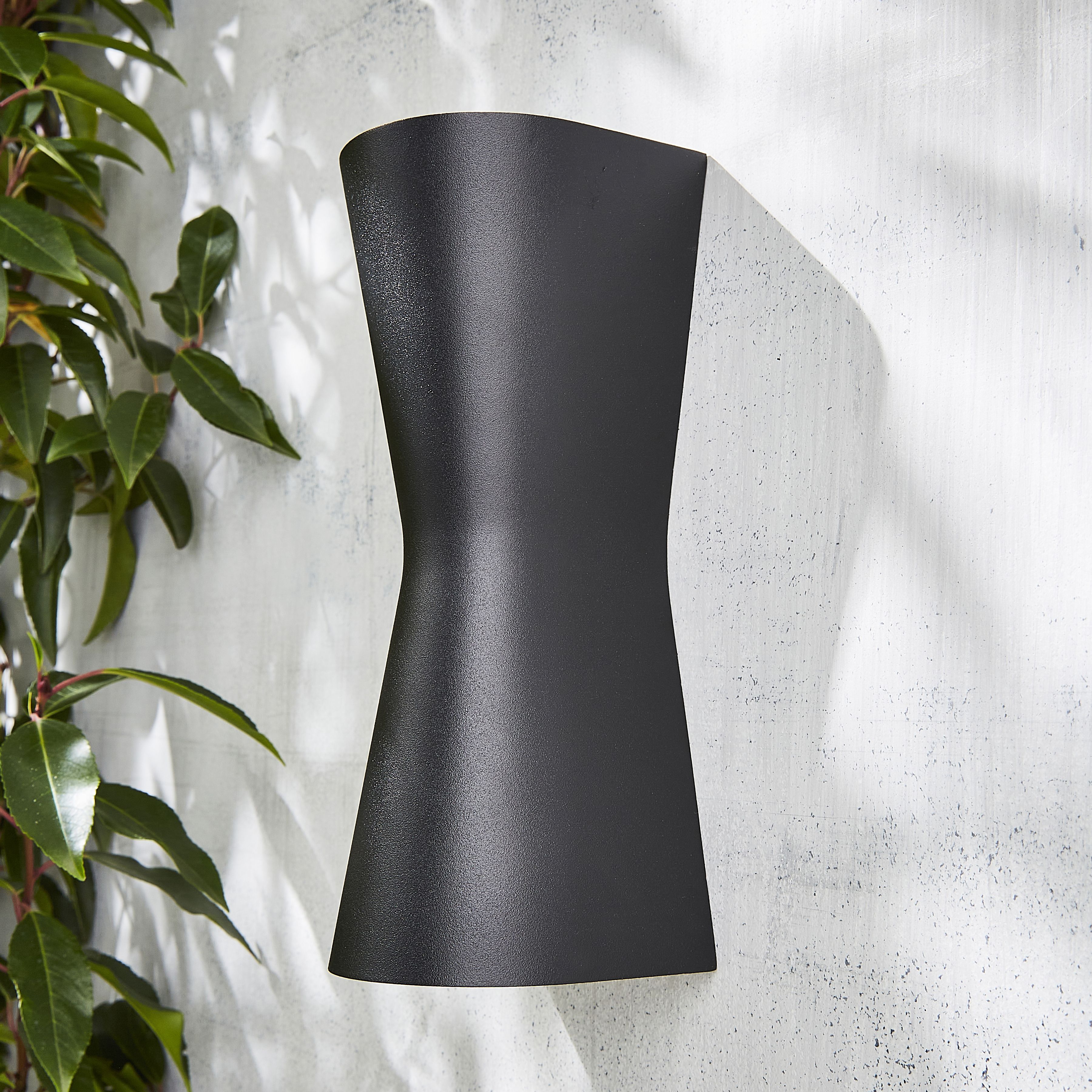 Zinc Vanir Fixed Matt Black Mains-powered LED Outdoor On/Off Wall light ...
