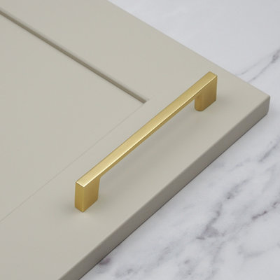 128mm Brushed Brass Square D Handle | DIY at B&Q