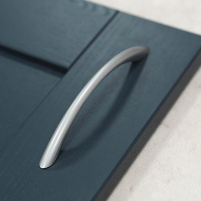 128mm Matt Chrome Bow Cabinet Handle | DIY at B&Q
