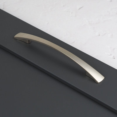 128mm Matt Nickel Splayed Ends Bow Handle | DIY at B&Q