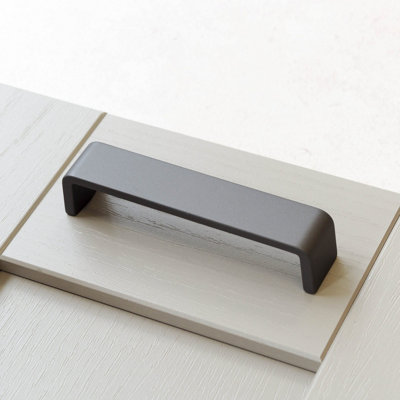 128mm Titanium D Cabinet Handle | DIY at B&Q