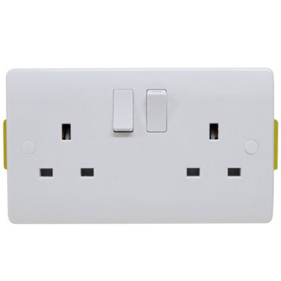 13A 2 Gang Double Pole Switched Socket with 35mm Dry Lining Box, White ...