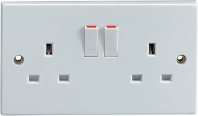 13Amp Double Socket Wall Mounted 2 Gang Plug Outlet Switched Mains ...
