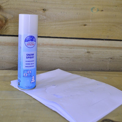 150ml Christmas Snow Spray With an Additional 8 Free Stencils