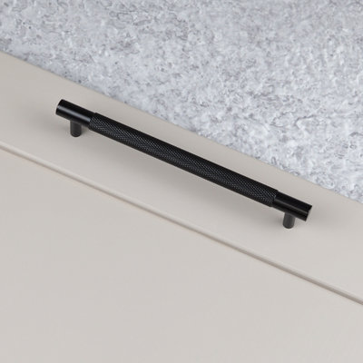 160mm Matt Black Knurled Textured Cabinet Handle | DIY at B&Q