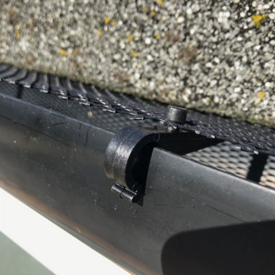 18 Metres Gutter Net Protection Mesh Guard with 45 Fixing Clips