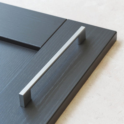 192mm Matt Chrome Square D Handle | DIY at B&Q