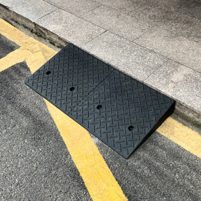 1Pc Grid Design Rubber Kerb Ramp for Road and Steps