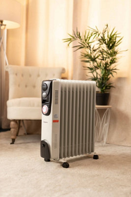 2.5KW 11 Fin Electric Oil Filled White Radiator | DIY at B&Q