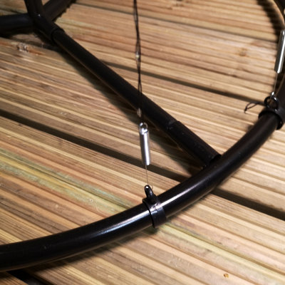 2.5m Outdoor Maypole Christmas Tree with 884 Ice White 10% Flashing LEDs