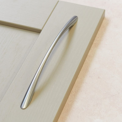224mm Matt Chrome Bow Cabinet Handle | DIY at B&Q