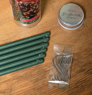 25g Snowberry Pine Scented Christmas Scentsicles with 6 Hanging Hooks