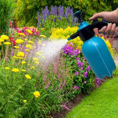 2L Garden Sprayer Hand Pump Sprayer with Adjustable Copper Nozzle