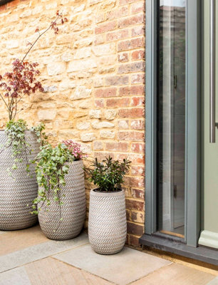 3 x Garden Trading Bramdean Tall Round Planters Brown Flower Pots Fibre ...