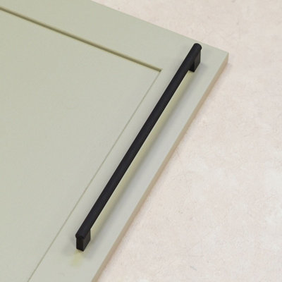 320mm Black Knurled Boss Handle | DIY at B&Q