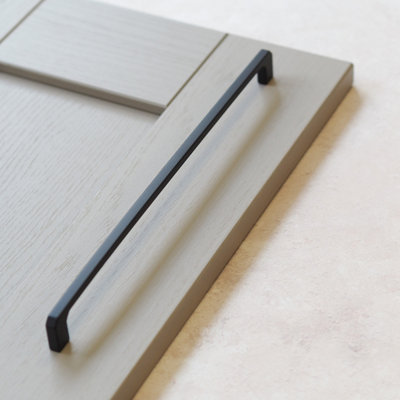 320mm Matt Black D Cabinet Handle | DIY at B&Q