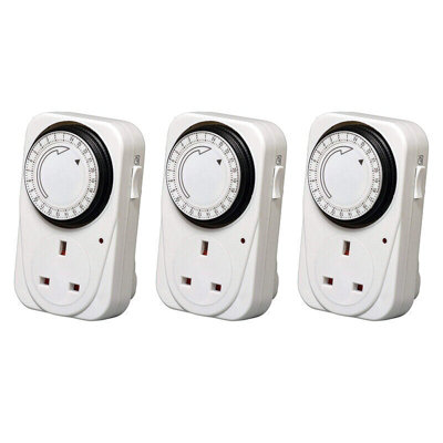 3pc 24 Hour Mains Timer Switch | DIY at B&Q