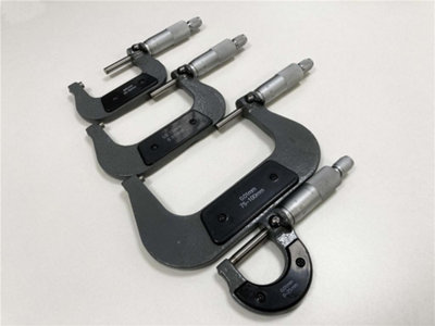 4 Piece Micrometer Set 0-100mm With Wooden Storage Case