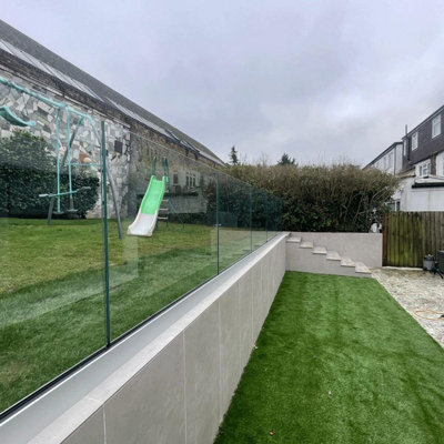 5000mm Black Glass Balustrade Channel For 20mm - 21.5mm Glass
