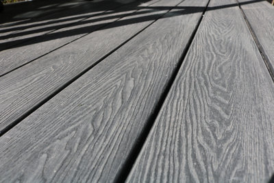 5m Reversible Composite Decking, Grey, 148 X 25mm, Pack of 4 (Clips ...