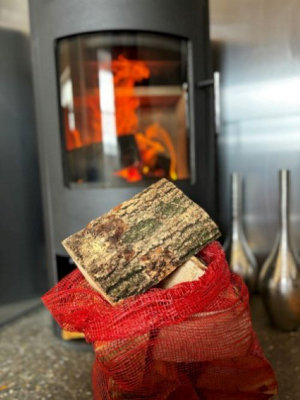 6 Nets of Kiln Dried Hardwood Logs, Maxchips Firewood, Hardwood, Firelighters, Kindling ...